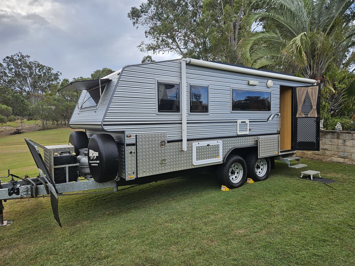 2013 Bushtracker STANDARD LAYOUT 6.1m (20ft) 20' @ BOG Classifieds